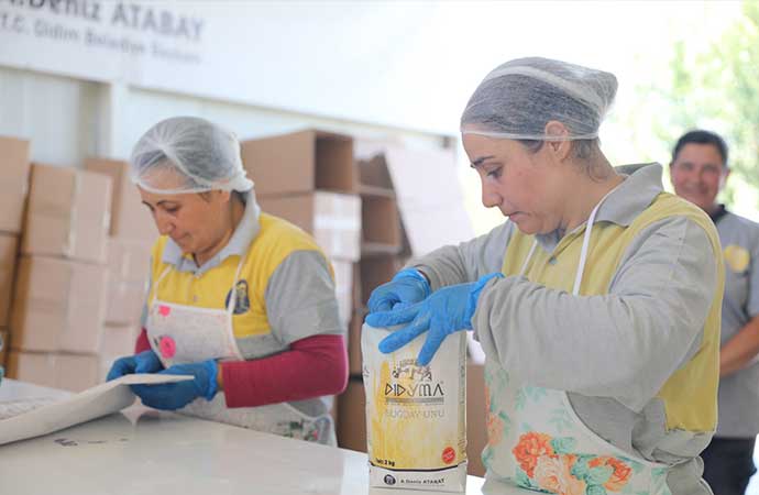 Didim Belediyesi 'tarlamızdan halka' dedi, kazananlar Didimliler oldu ... Didim Belediyesi 'tarlamızdan halka' dedi, kazananlar Didimliler oldu ...