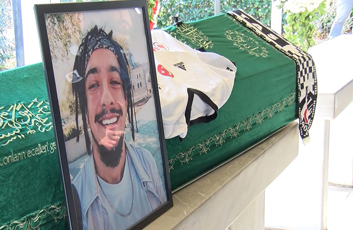 'Maestro' lakaplı rapçi Berk Karadaş son yolculuğuna uğurlandı - Tele1 ...