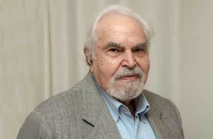 Cumhuriyet yazarı Erdal Atabek hayatını kaybetti! - Tele1 TV Canlı yayın