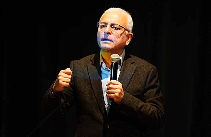 Merdan Yanardağ Hopa'da okurlarıyla buluşuyor - Tele1 TV Canlı yayın